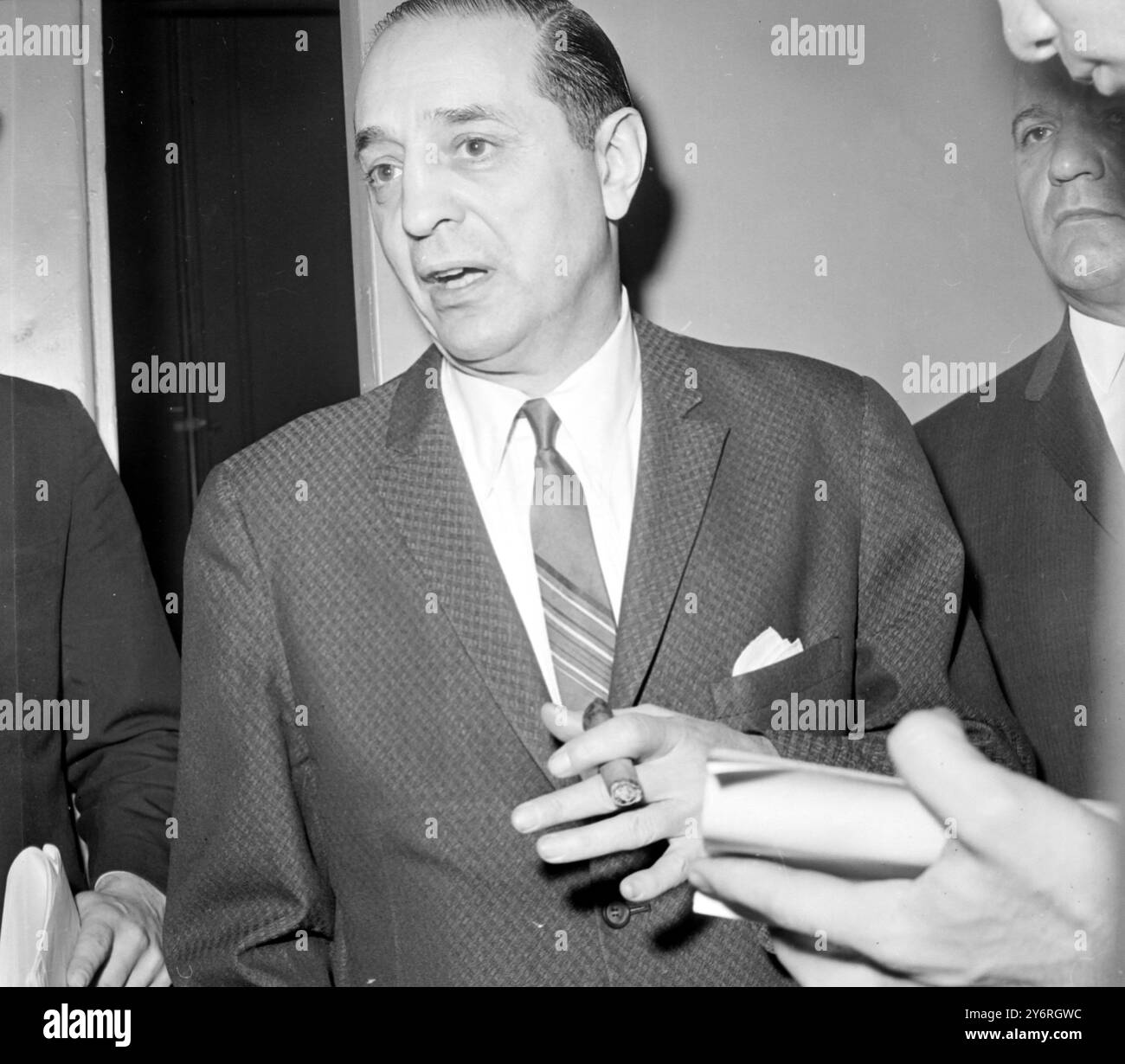 BOXING REFEREE RUBY GOLDSTEIN R PRESS INTERVIEW / 29 MARCH 1962 Stock ...