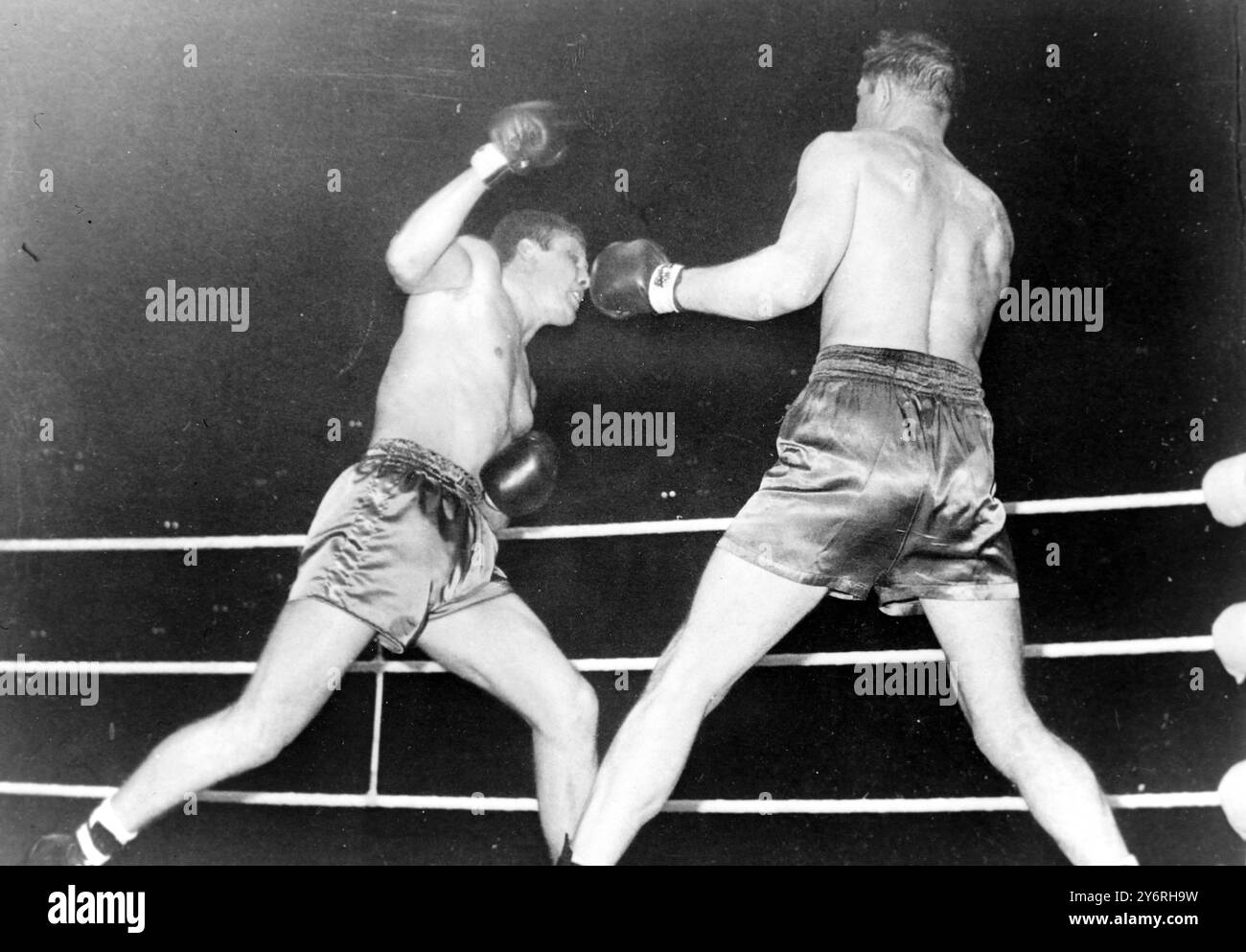 BOXING HEAVYWEIGHT BOXER BILLY WALKER WITH JOSE PEYRE 28 MARCH 1962 ...