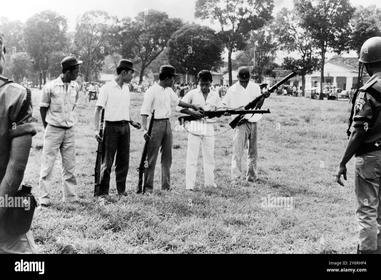 ARMY STUDENTS AT MILITARY BASIC TRAINING COURSE IN DJAKARTA 26 MARCH ...