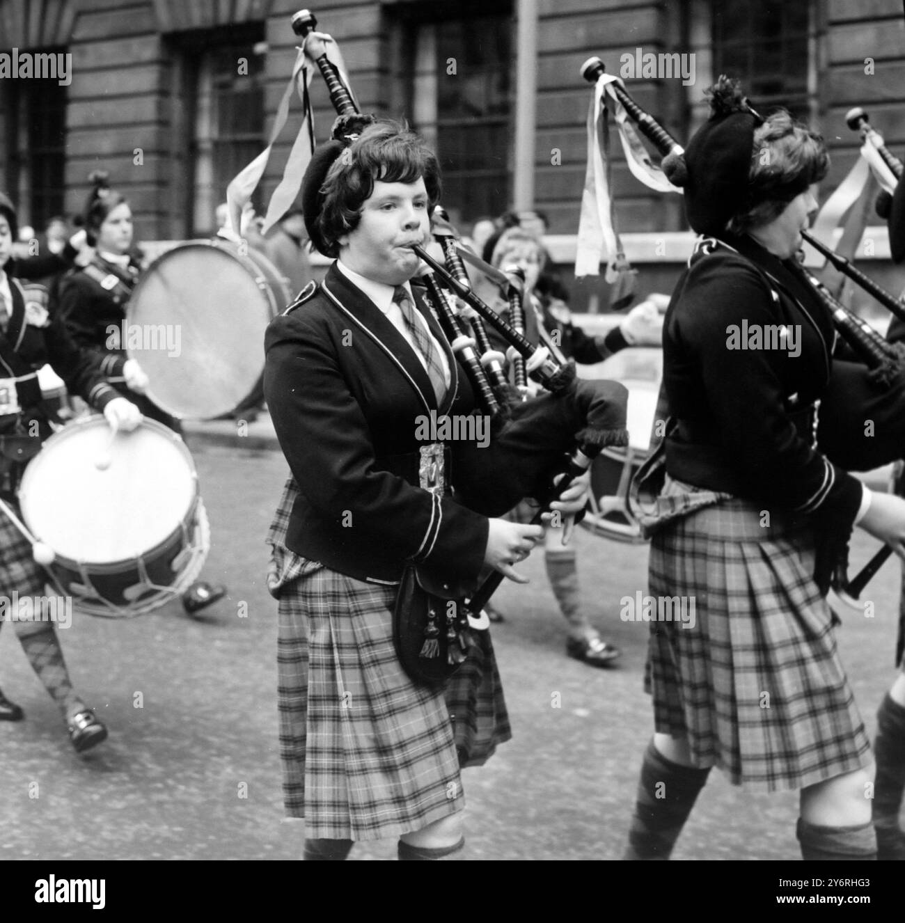 Girls on parade hi-res stock photography and images - Alamy