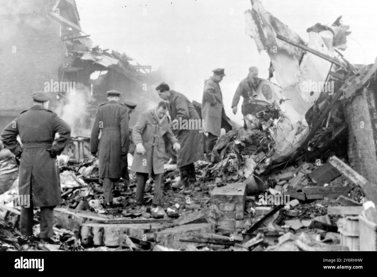 AVIATION RAF VICTOR CRASH ON FARM IN STUBTON 23 MARCH 1962 Stock Photo ...
