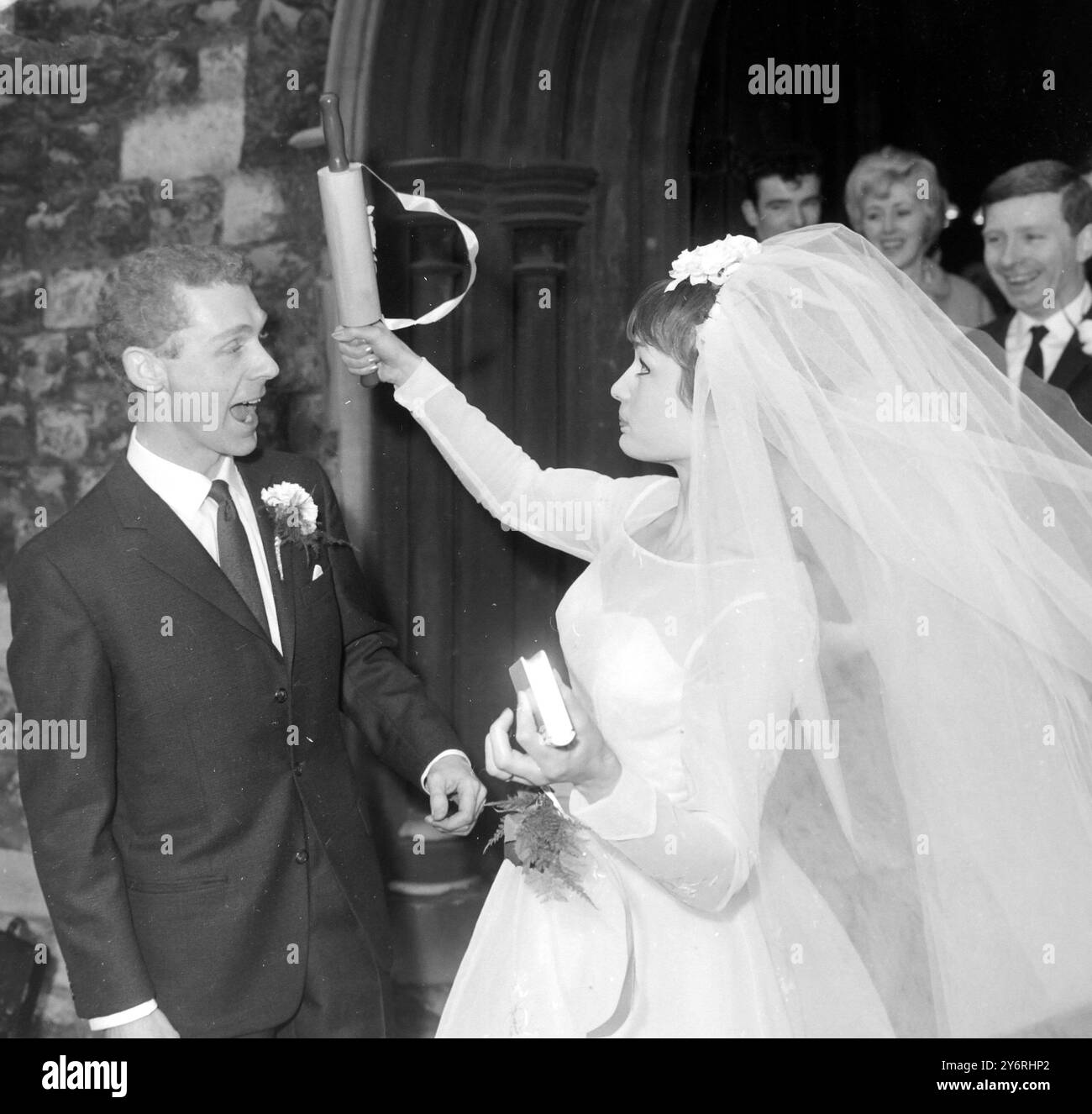 ROSS HOWARD WITH BRIDE OUTSIDE CHURCH / 23 MARCH 1962 Stock Photo - Alamy