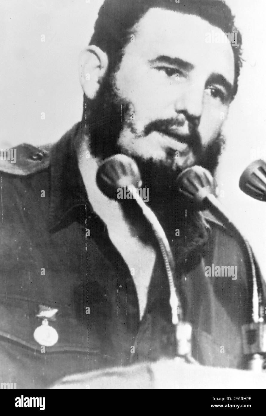 CUBAN PREMIER FIDEL CASTRO WERA LENIN PEACE PRIZE MEDAL / 23 MARCH 1962 ...