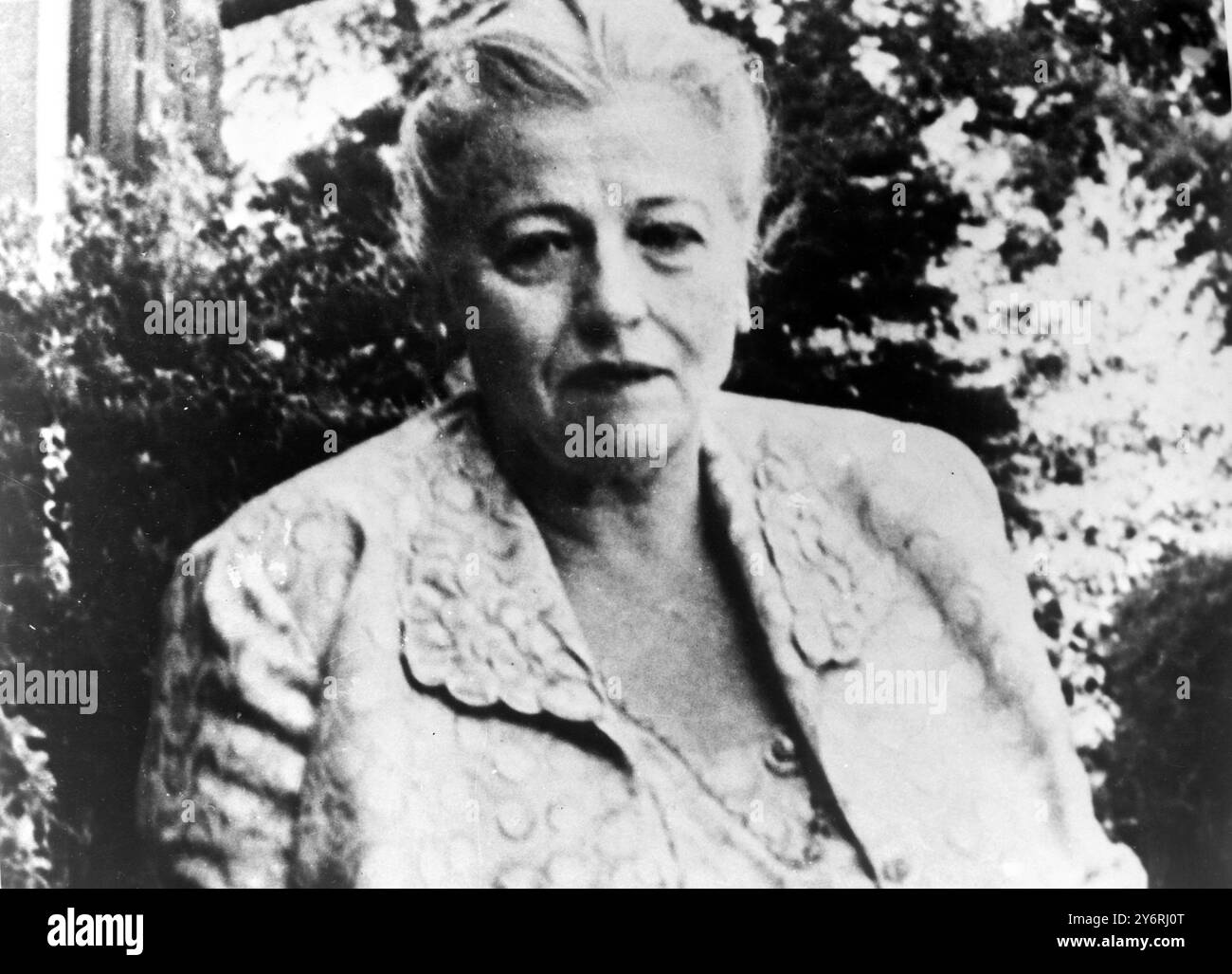 Pearl buck hi-res stock photography and images - Alamy