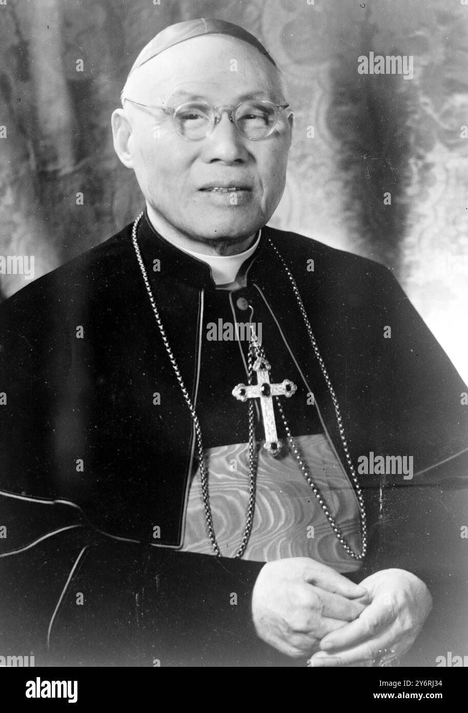 CARDINAL THOMAS TIEN IN AMSTERDAM 21 MARCH 1962 Stock Photo - Alamy