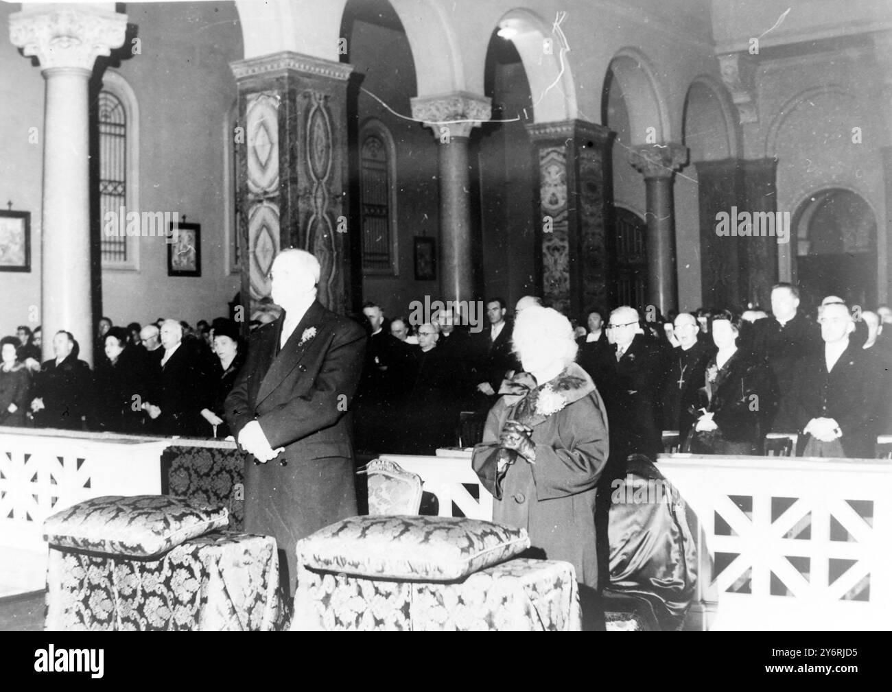 IRISH PRESIDENT EAMON DE VALERA WITH WIFE IN ROME AT A MASS 19 MARCH ...