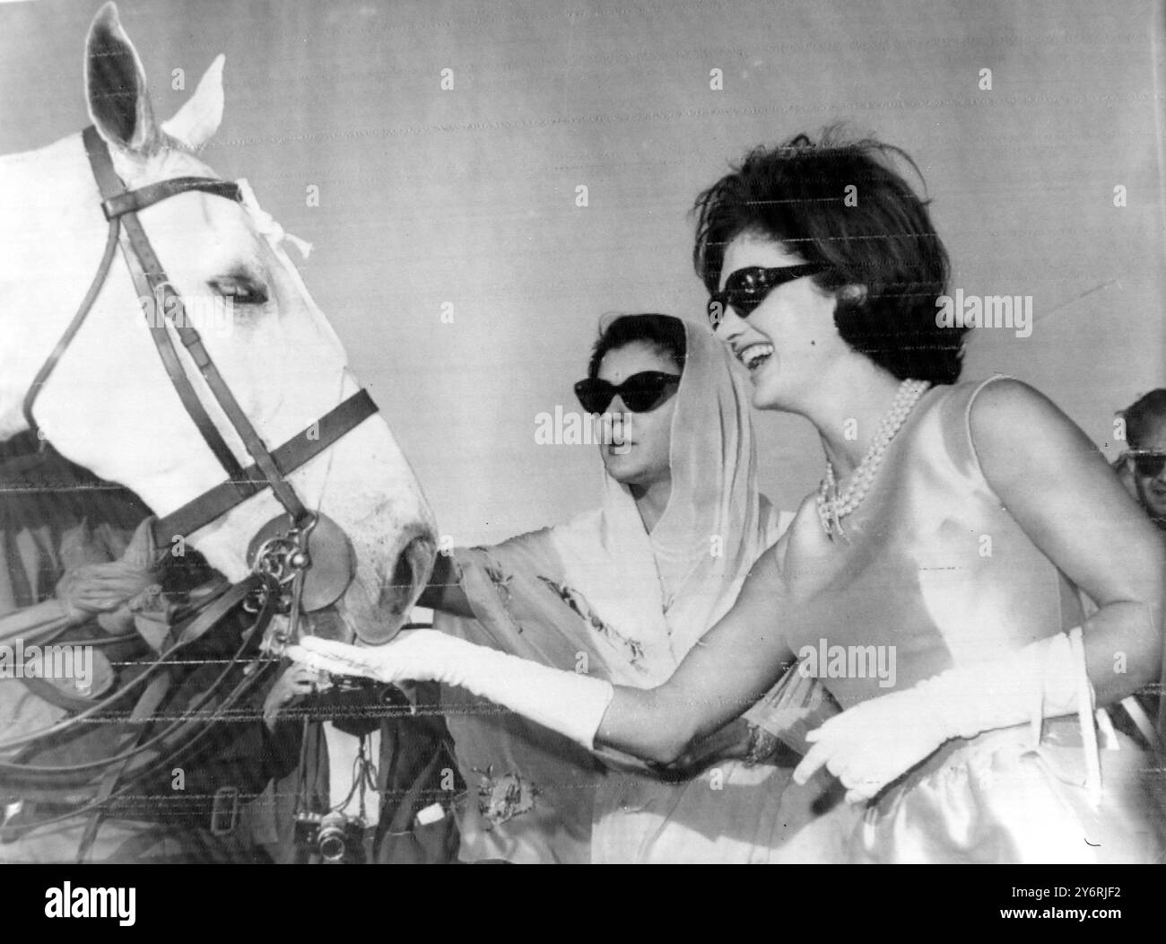 JAQUELINE JACKIE KENNEDY WITH MAHARANI DEVI OF JAIPUR IN INDIA / 20 ...