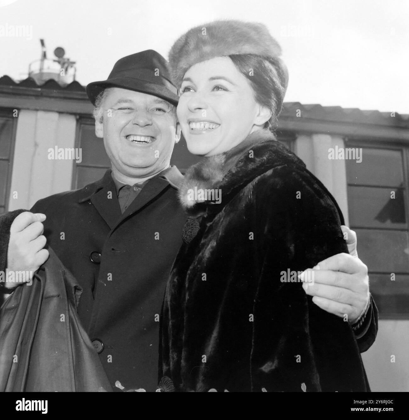 ACTOR ROD STIEGER WITH WIFE CLAIRE BLOOM IN LONDON 20 MARCH 1962 Stock ...