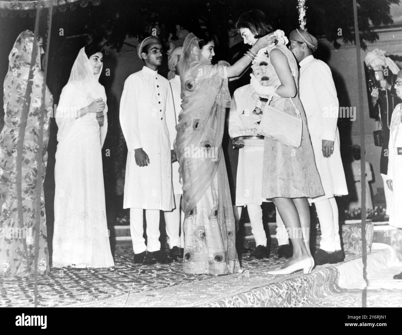Jackie kennedy 1962 india hi-res stock photography and images - Alamy