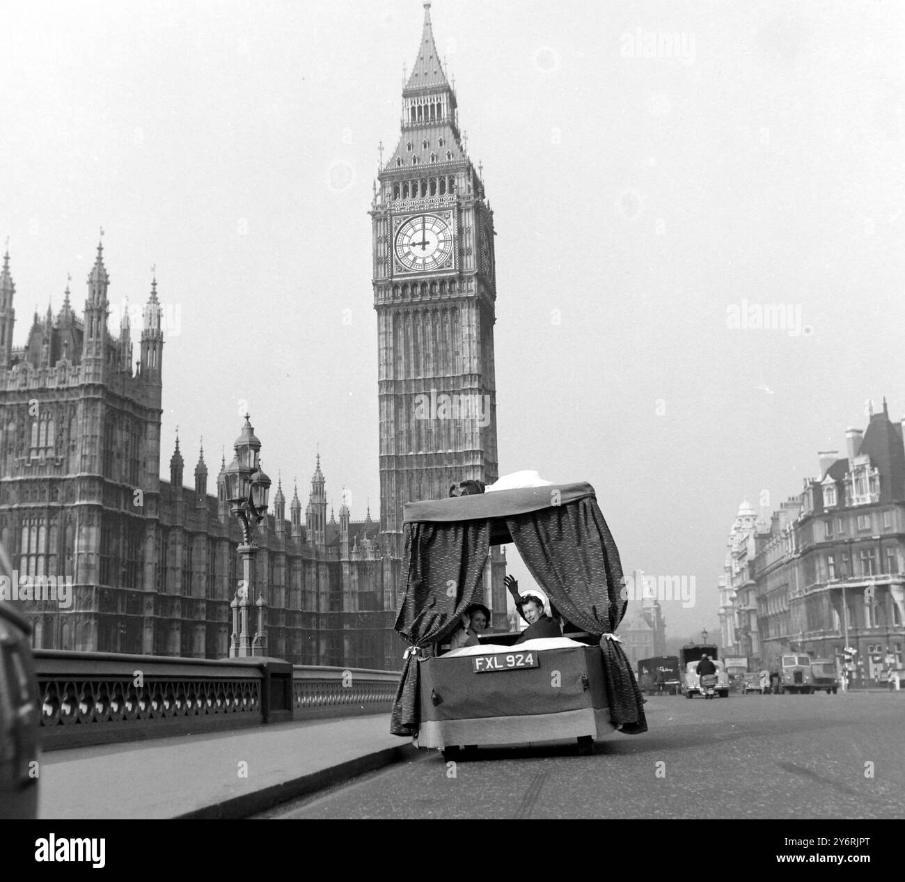 STUDENTCHRISTOPHER BUCKINGHAM IN A CAR BED AT WESTMINSTER BRIDGE NEAR ...