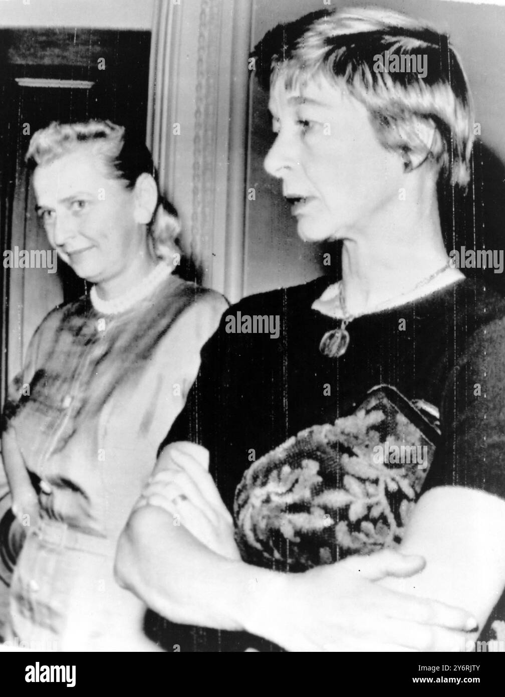 JANE HART AND JERRI COBB - WOMEN ASTRONAUTS / 16 MARCH 1962 Stock Photo ...