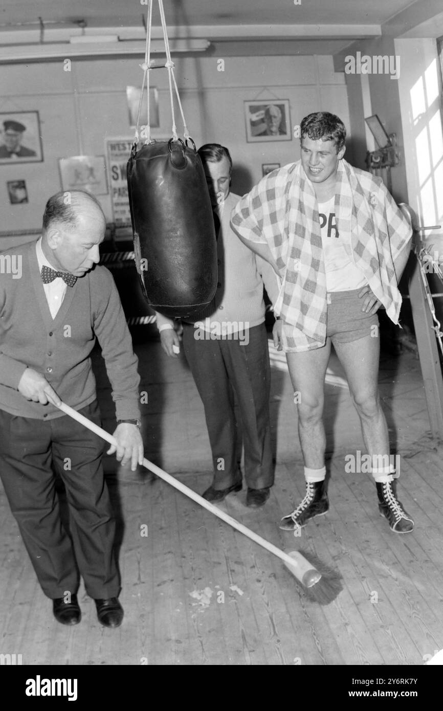 Billy walker boxer hi-res stock photography and images - Alamy