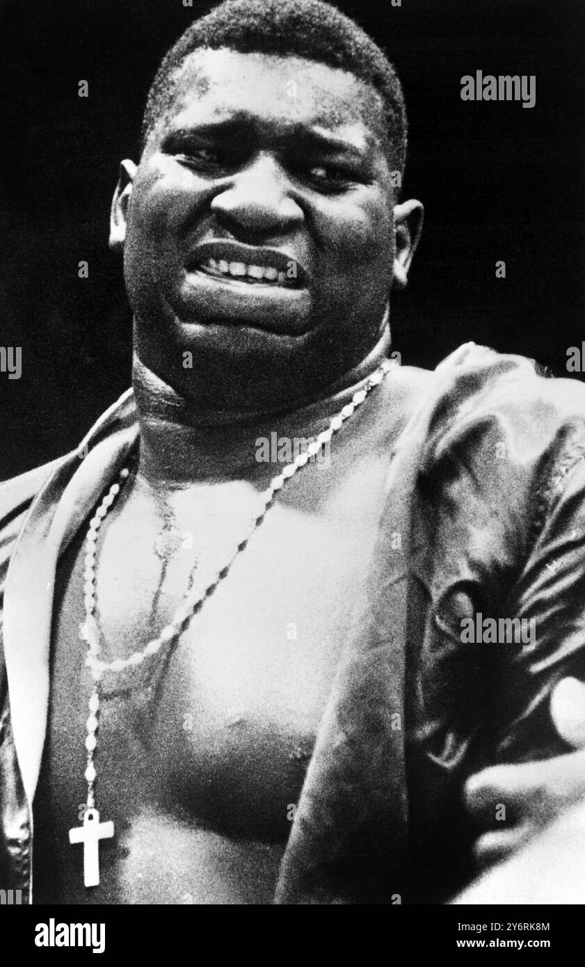 12 MARCH 1962 HEAVYWEIGHT BOXER BUSTER MATHIS BREAKS DOWN IN TEARS ...