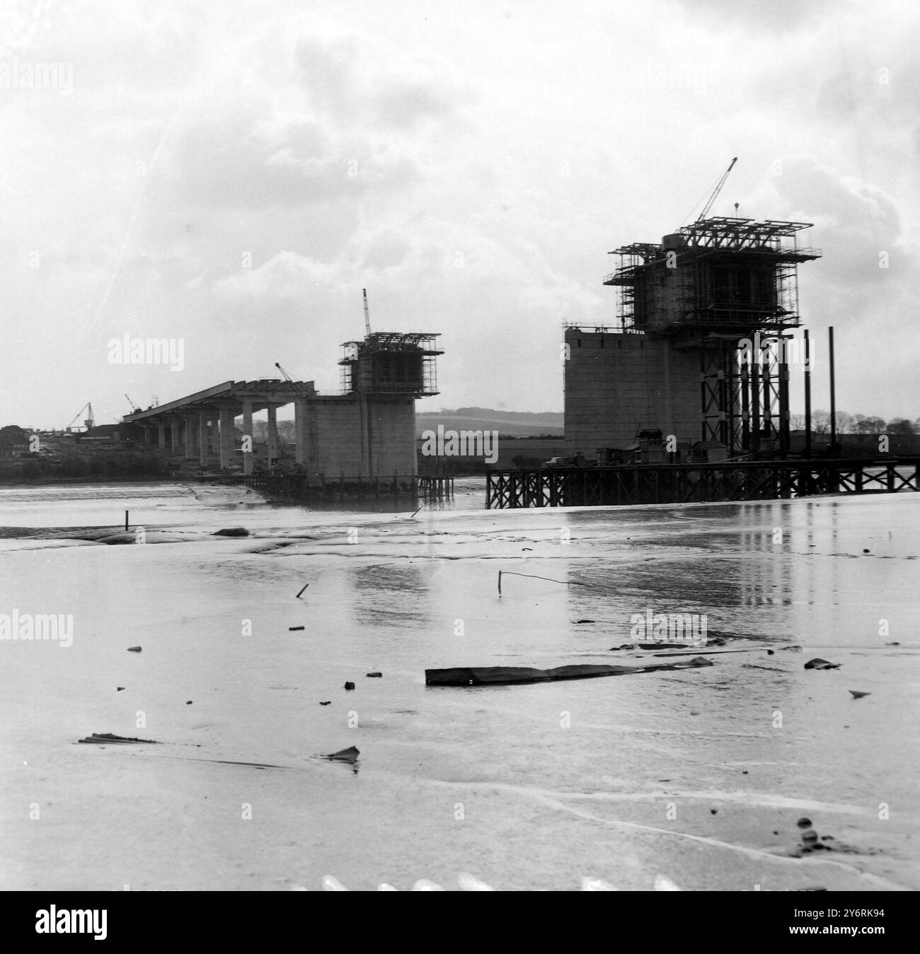 BRIDGE BEING BUILT ACROSS RIVER MEDWAY IN ROCHESTER 12 MARCH 1962 Stock ...