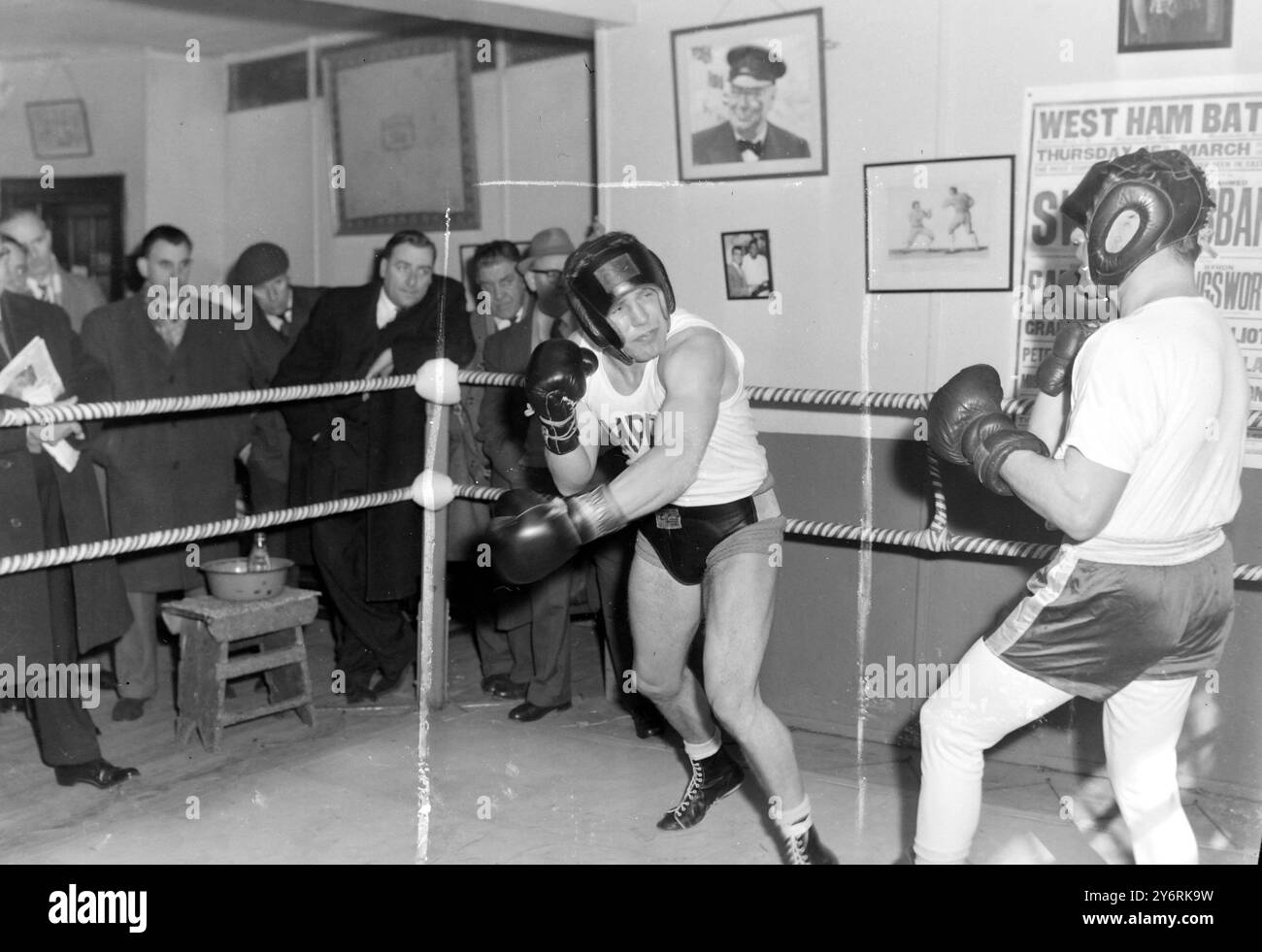 IN TRAINING - BILLY WALKER BOXING / 12 MARCH 1962 Stock Photo - Alamy