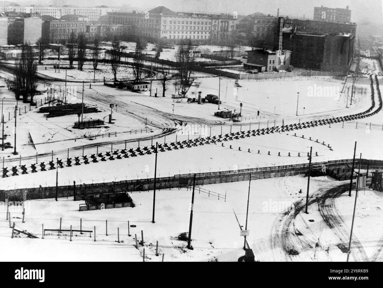 BORDER ANTI TANK BARRIERS BERLIN 13 MARCH 1962 Stock Photo - Alamy