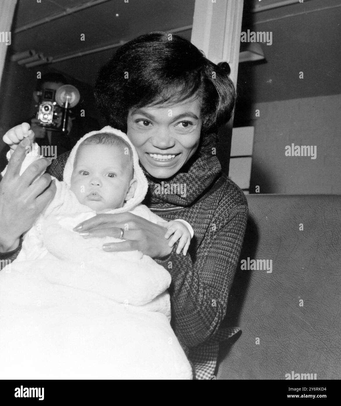 EARTHA KITT WITH DAUGHTER KITT MACDONALD AT LONDON AIRPORT / 11 MARCH ...