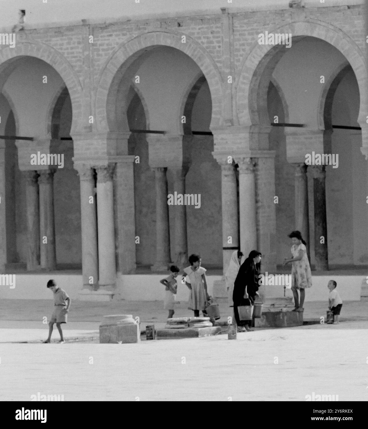 NATIVES DRAWING WATER FROM WELL IN TUNISIA 12 MARCH 1962 Stock Photo ...