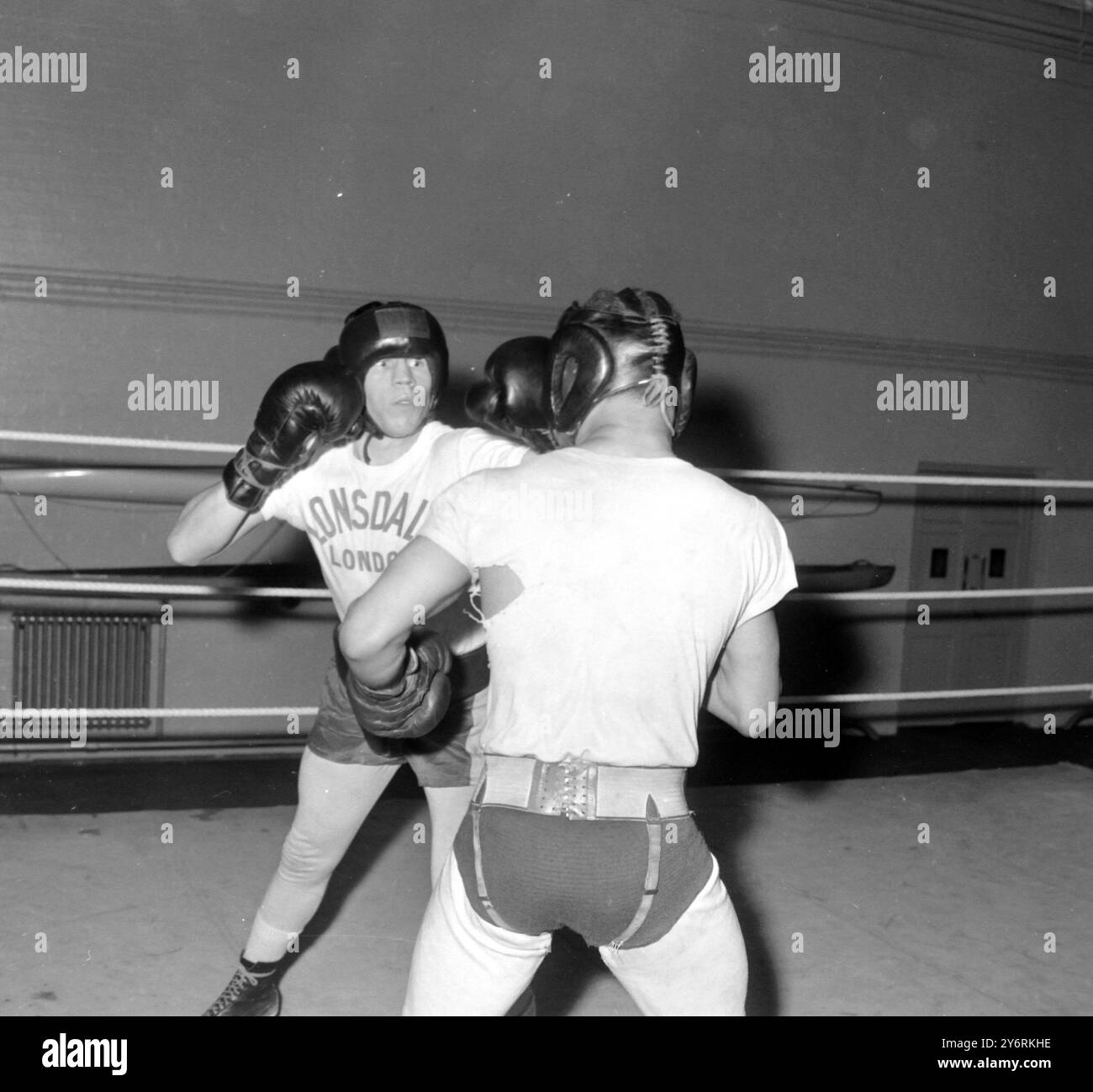 BOXER TERRY DOWNES IN TRAINING 9 MARCH 1962 Stock Photo - Alamy
