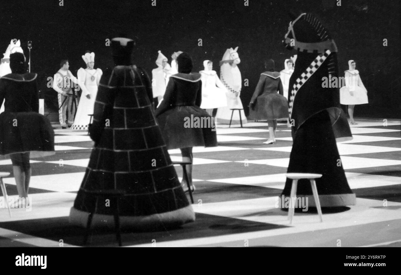 HUMAN GAMES CHESS SMYSLOV AND BOTVINNIK MOSCOW 9 MARCH 1962 Stock Photo ...