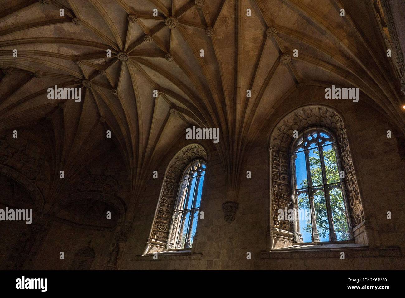 Windows looking out to the central courtyard in the Jerónimos Monastery ...