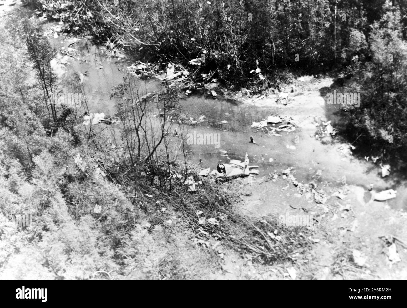 WRECKAGE OF AVIATION DC-7 CRASH IN DOULA 7 MARCH 1962 Stock Photo - Alamy