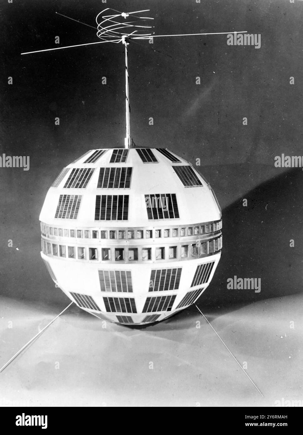 SATELLITES MODEL OF 'TELSTAR' 5 MARCH 1962 Stock Photo - Alamy