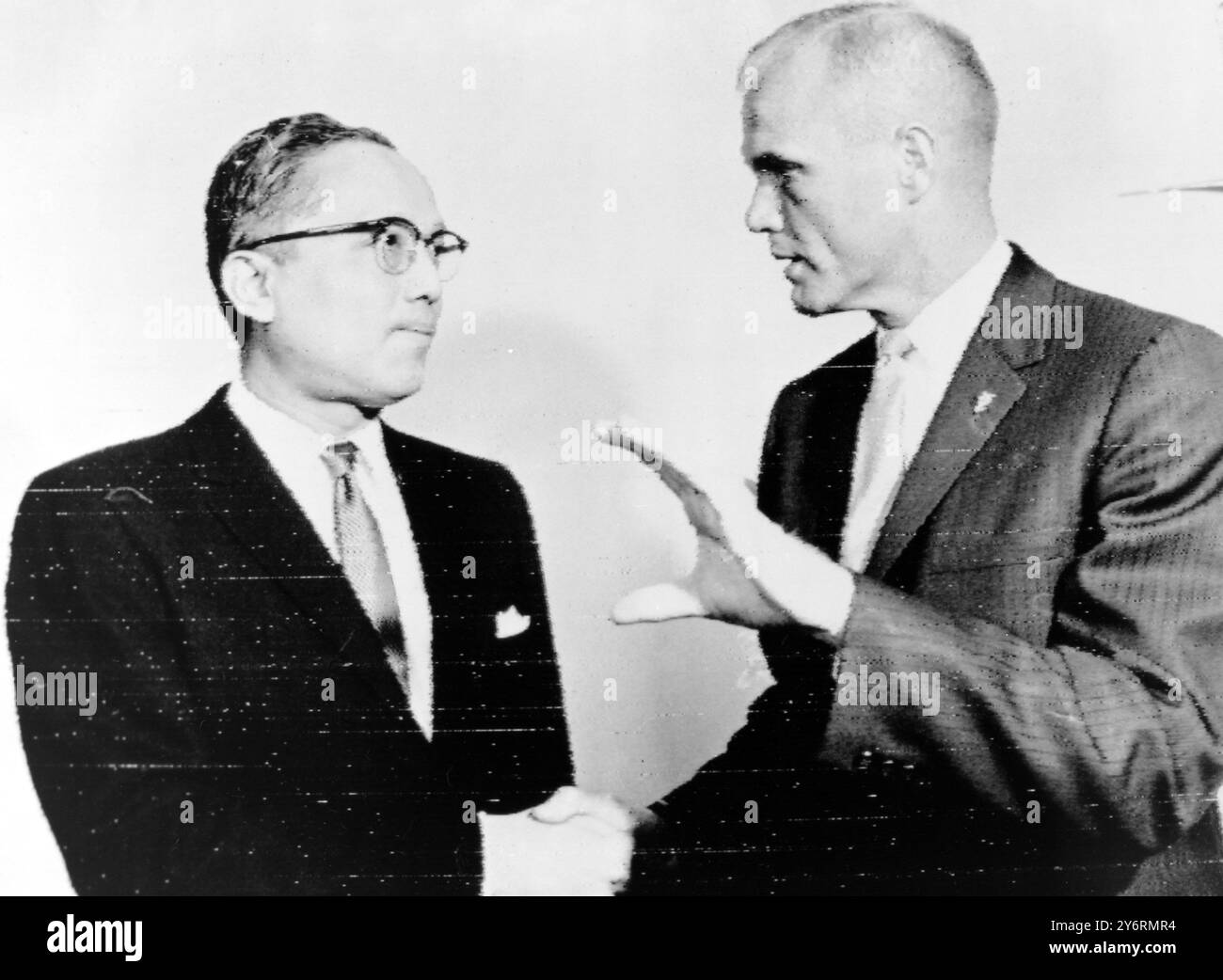 AMERICAN ASTRONAUT JOHN GLENN WITH UN SECRETARY GENERAL U THANT / 2 ...