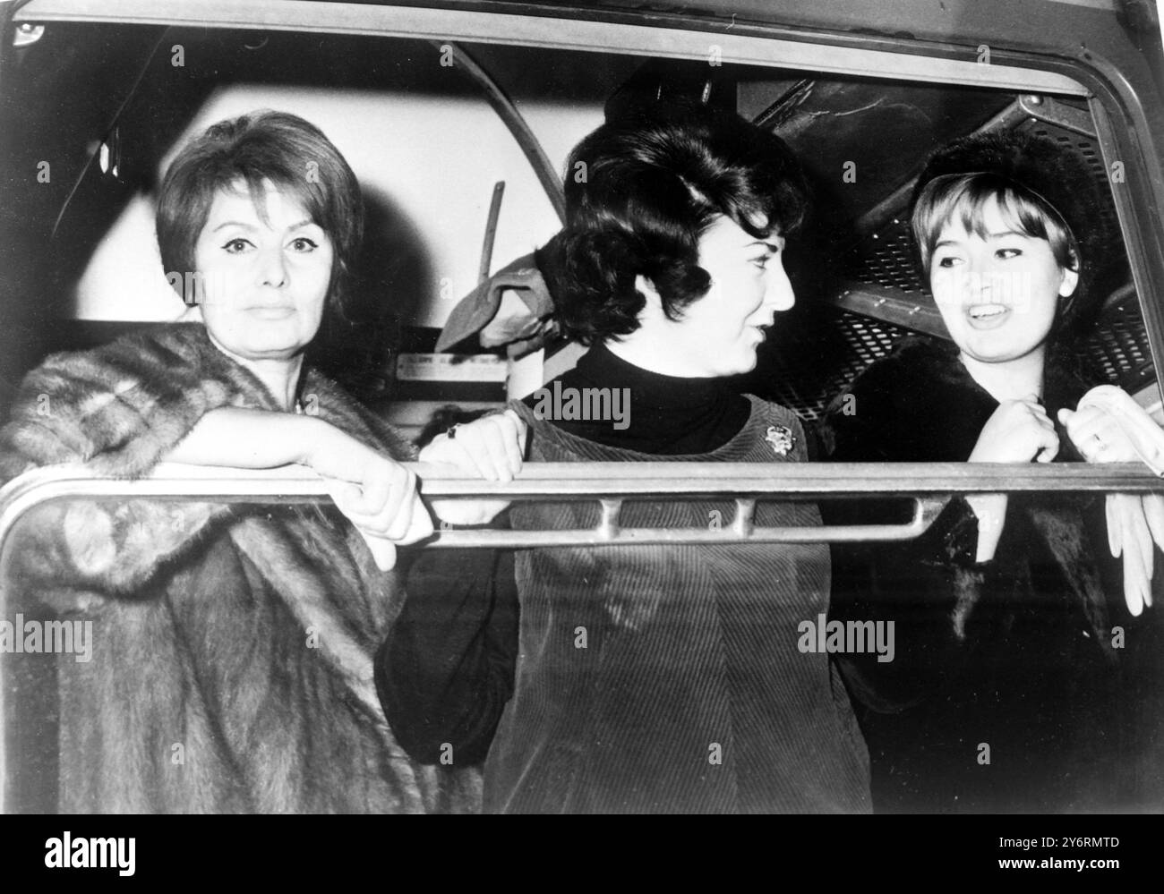 MARIA SCICOLONE BOARDING A TRAIN FOR WEDDING / 2 MARCH 1962 Stock Photo ...