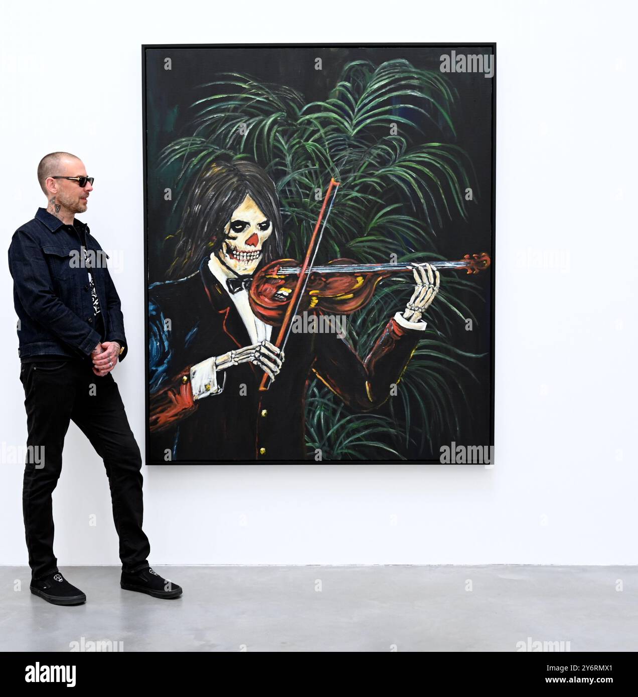 Damien Hirst's Newport Street Gallery stages an exhibition of 89 never ...