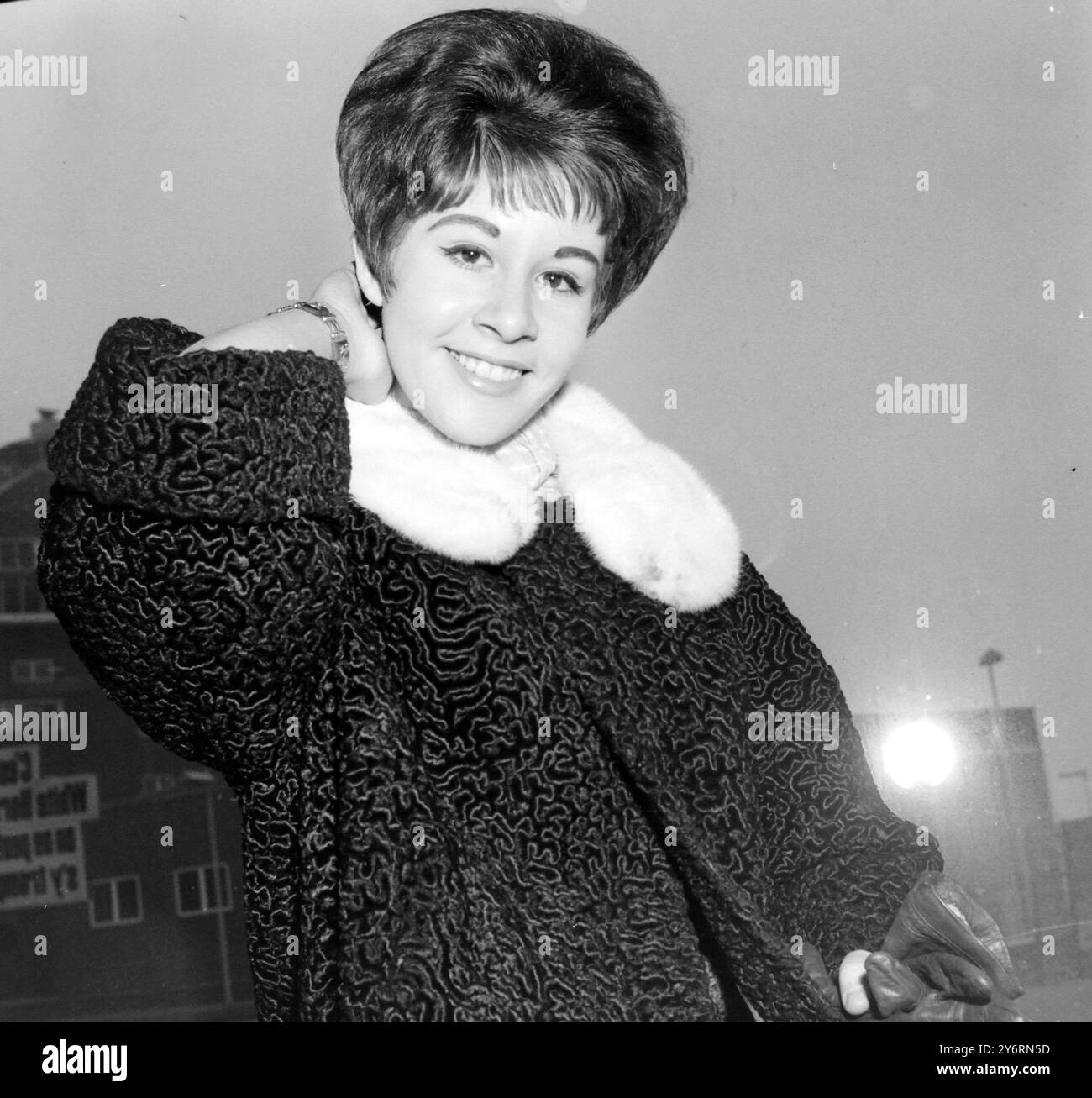 HELEN SHAPIRO POP SINGER IN LONDON / 28 FEBRUARY 1962 Stock Photo - Alamy