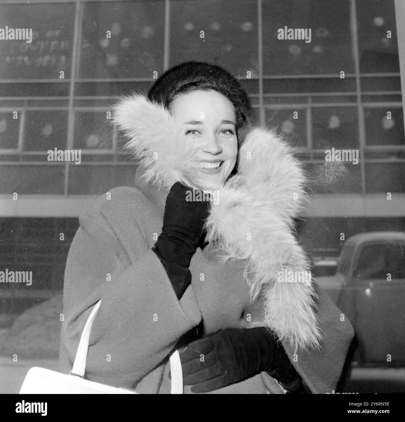 Actress sylvia syms hi-res stock photography and images - Alamy