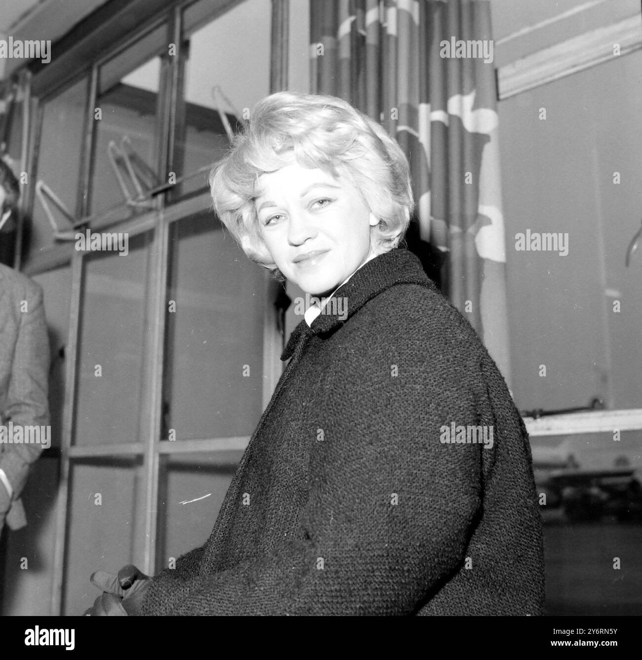 JERI SOUTHERN AT LONDON AIRPORT 28 FEBRUARY 1962 Stock Photo - Alamy
