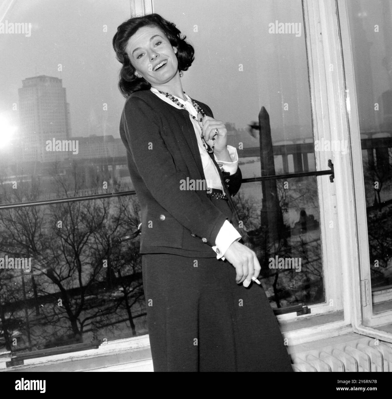 DELPHINE SEYRIG AT THE FRONT OF EMBANKMENT IN LONDON / 27 FEBRUARY 1962 ...