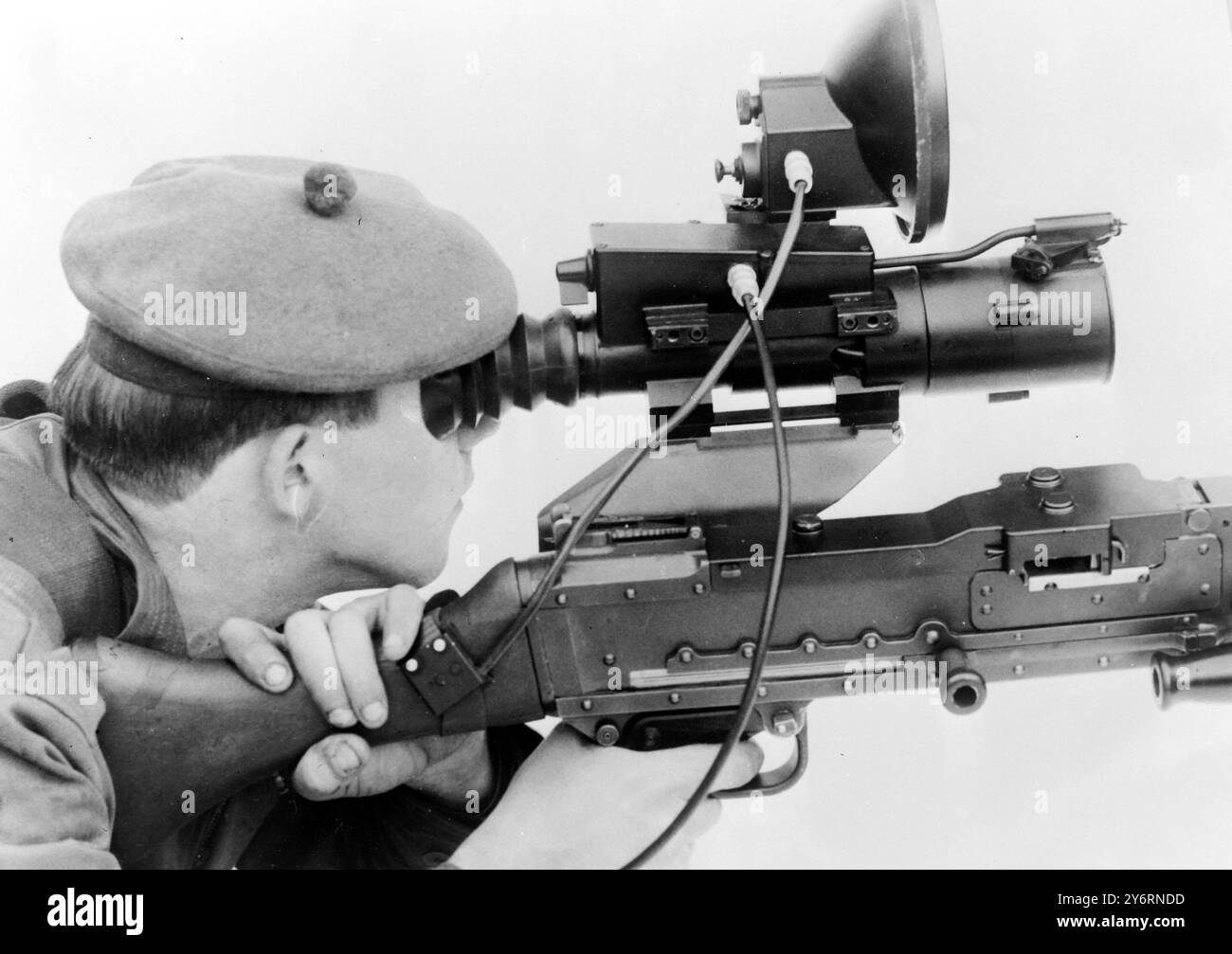 BRITISH ARMY SOLDIER USING SELF LOADING RIFLE WITH INFRA RED DEVICE 26 ...