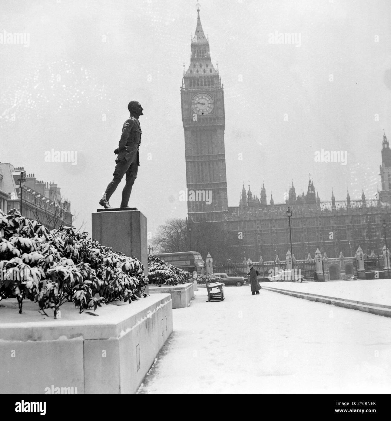 Parliament square london snow hi-res stock photography and images - Alamy