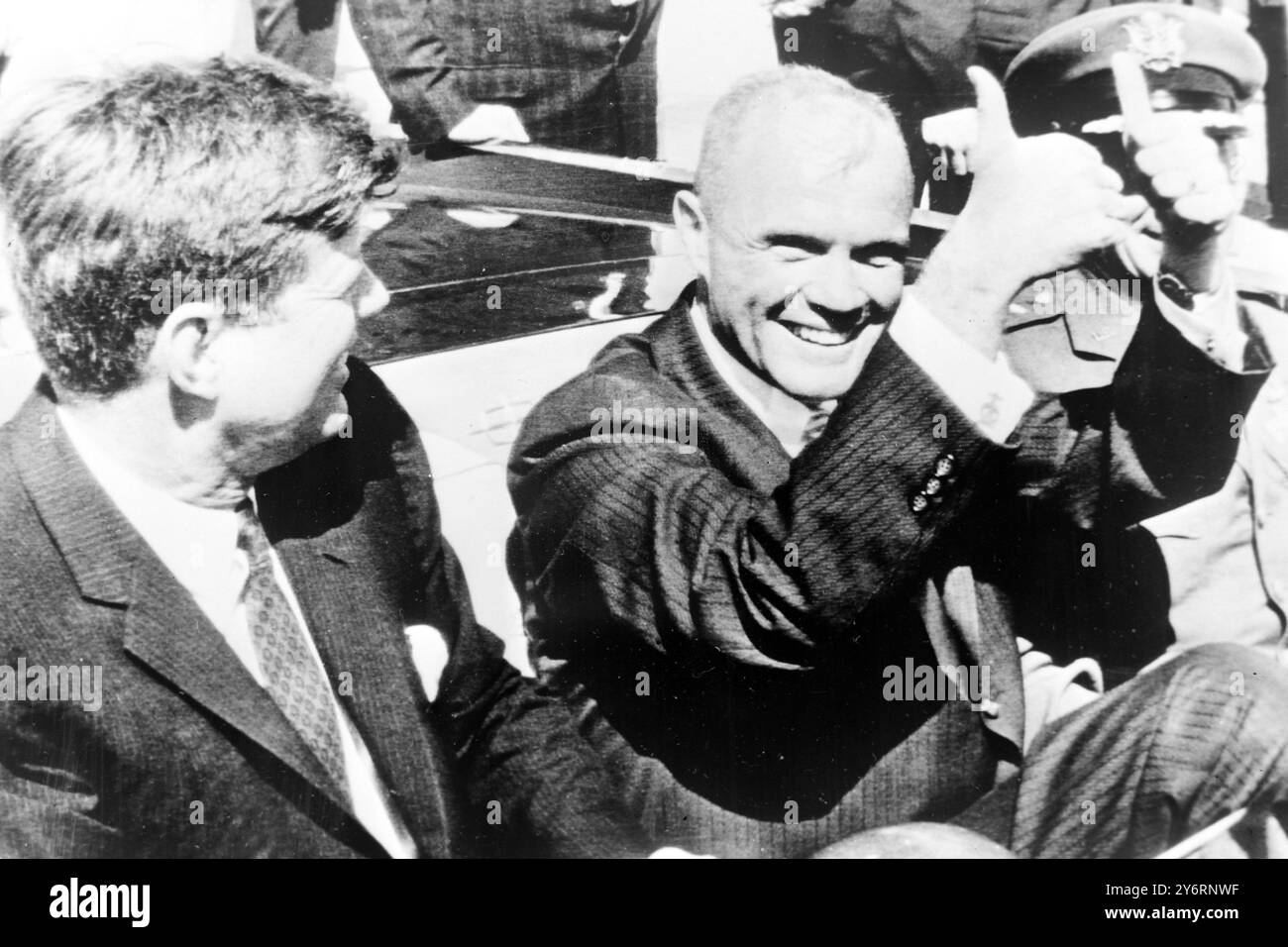 US AMERICAN PRESIDENT JOHN F KENNEDY WITH ASTRONAUT JOHN GLENN THUMBS ...