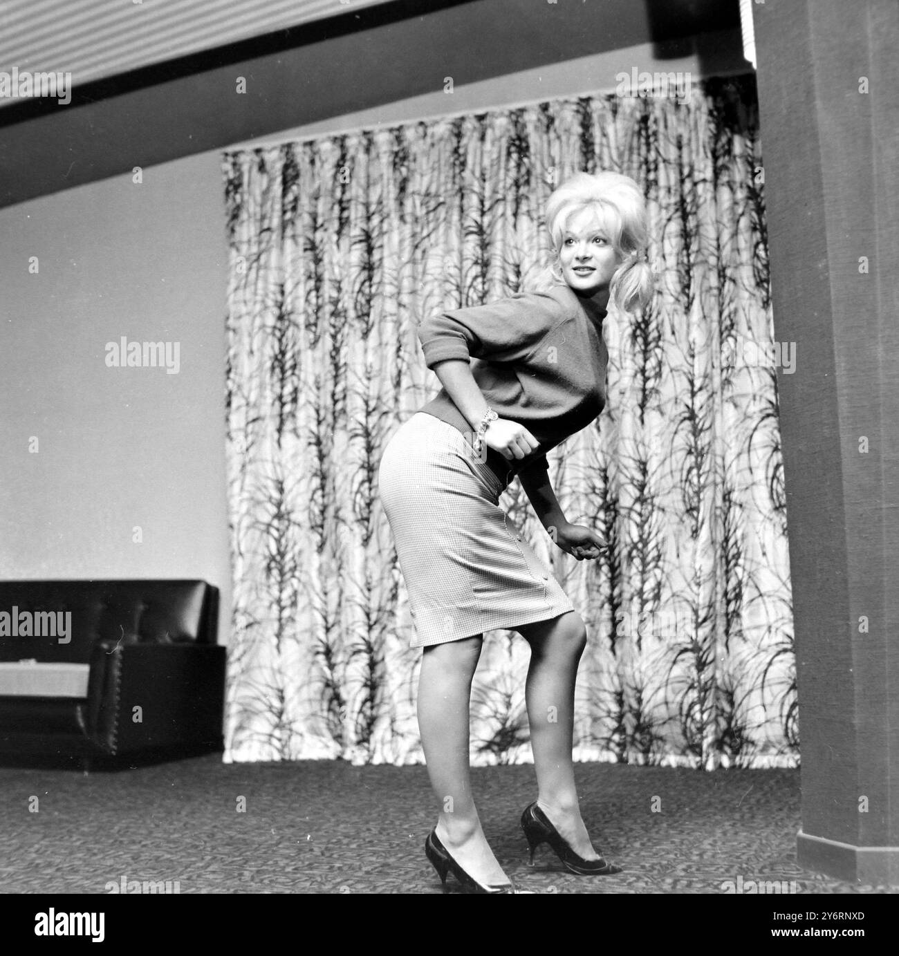 CLAIRE GORDON APPEARS COME BLOW YOUR HORN / 24 FEBRUARY 1962 Stock Photo - Alamy