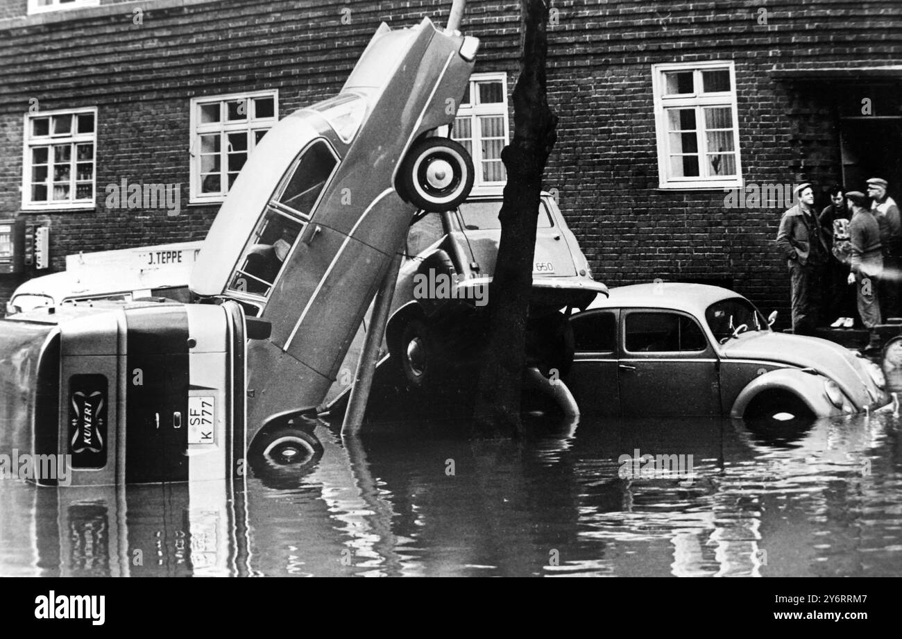 19 FEBRUARY 1962 CARS PILED UP ON TOP OF EACH OTHER AS FLOOD WATER ...