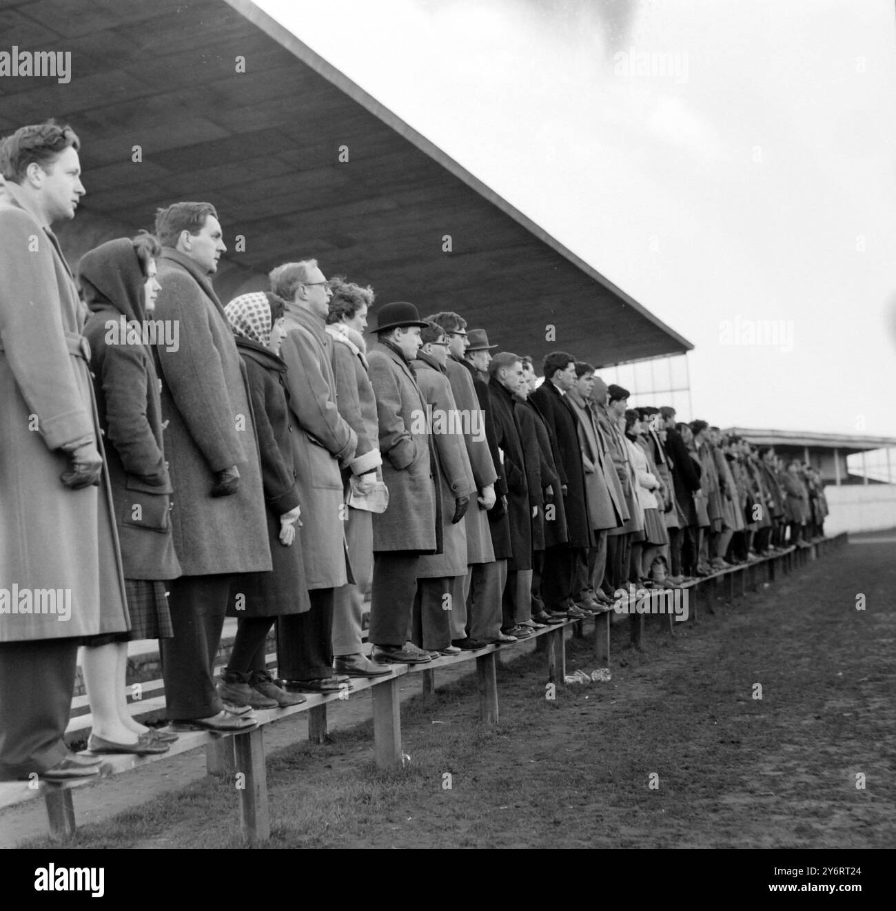 RUGBY DOCTORS & NURSES WATCH TEAMS 19 FEBRUARY 1962 Stock Photo - Alamy