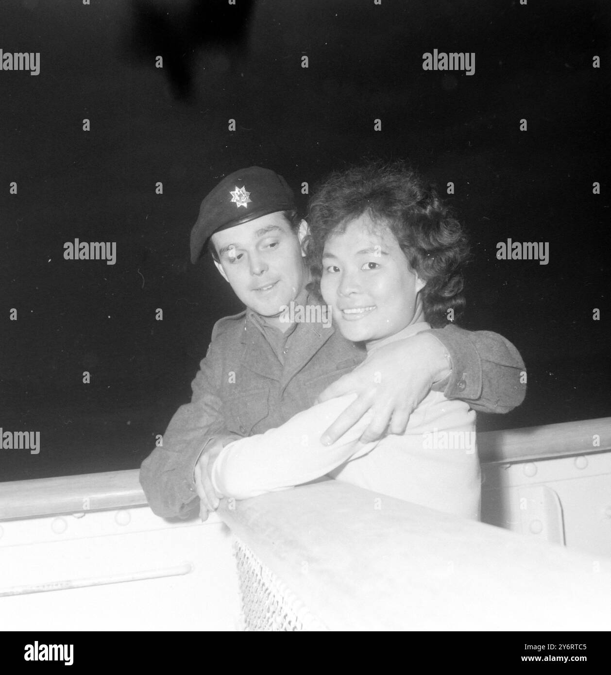 BRITISH ARMY PRIVATE KEITH DAVID ROZEE AND WIFE IN SOUTHAMPTON 16 ...