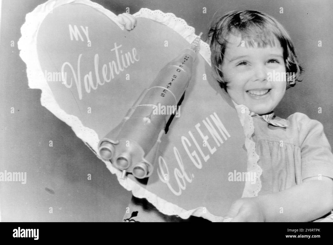 JUDITH SHARPE HOLDS VALENTINE CARD / 15 FEBRUARY 1962 Stock Photo - Alamy
