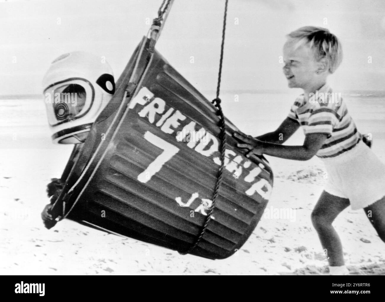 MIKE EIRMAN AND JOHN CARR IN SPACE CAPSULE / 15 FEBRUARY 1962 Stock ...