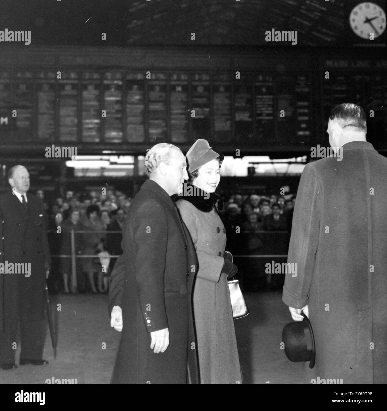 QUEEN ELIZABETH II WITH MARPLES MR AT LIVERPOOL STREET STATION LONDON ...