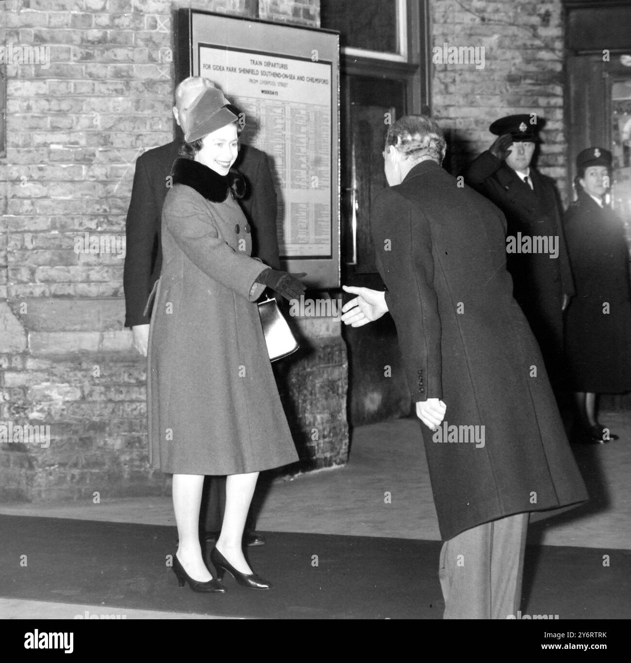 QUEEN ELIZABETH II AT RAILWAY LIVERPOOL STREET STATION LONDON 15 ...