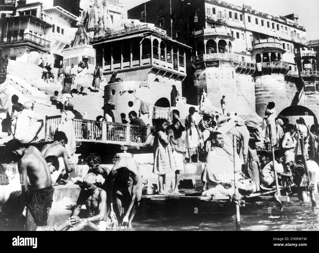 WORLD END OF PILGRIMS DIP GANGES RIVER THINK WORLD WILL END 14 FEBRUARY ...
