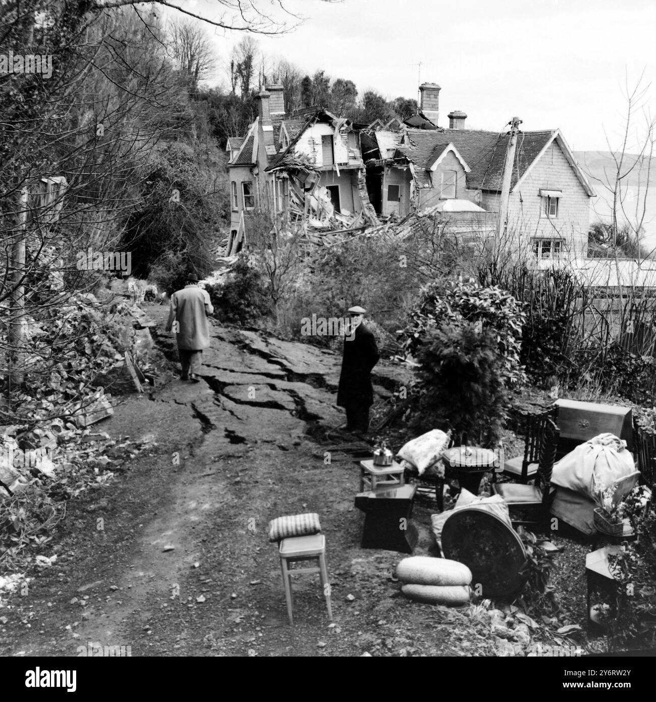 LANDSLIDE SCENE LYME REGIS 14 FEBRUARY 1962 Stock Photo - Alamy