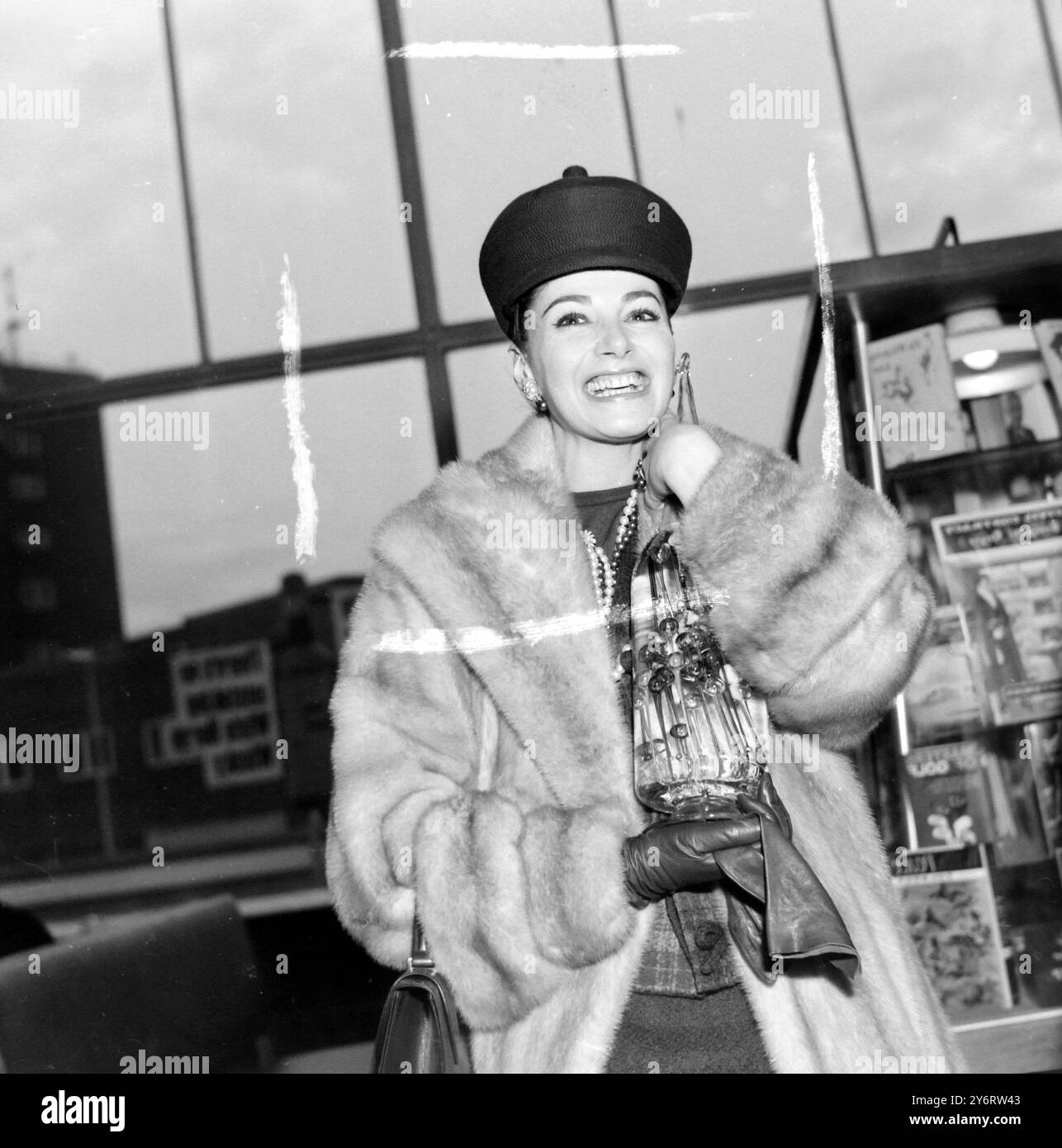 ACTRESS PIER ANGELI IN LONDON 15 FEBRUARY 1962 Stock Photo - Alamy
