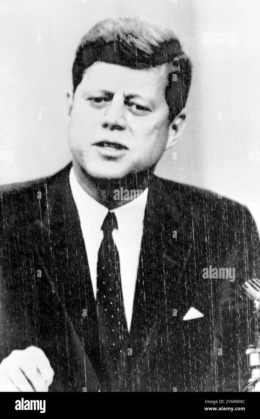 US AMERICAN PRESIDENT JOHN F KENNEDY PRESS CONFERENCE GLENN FLIGHT / 14 ...