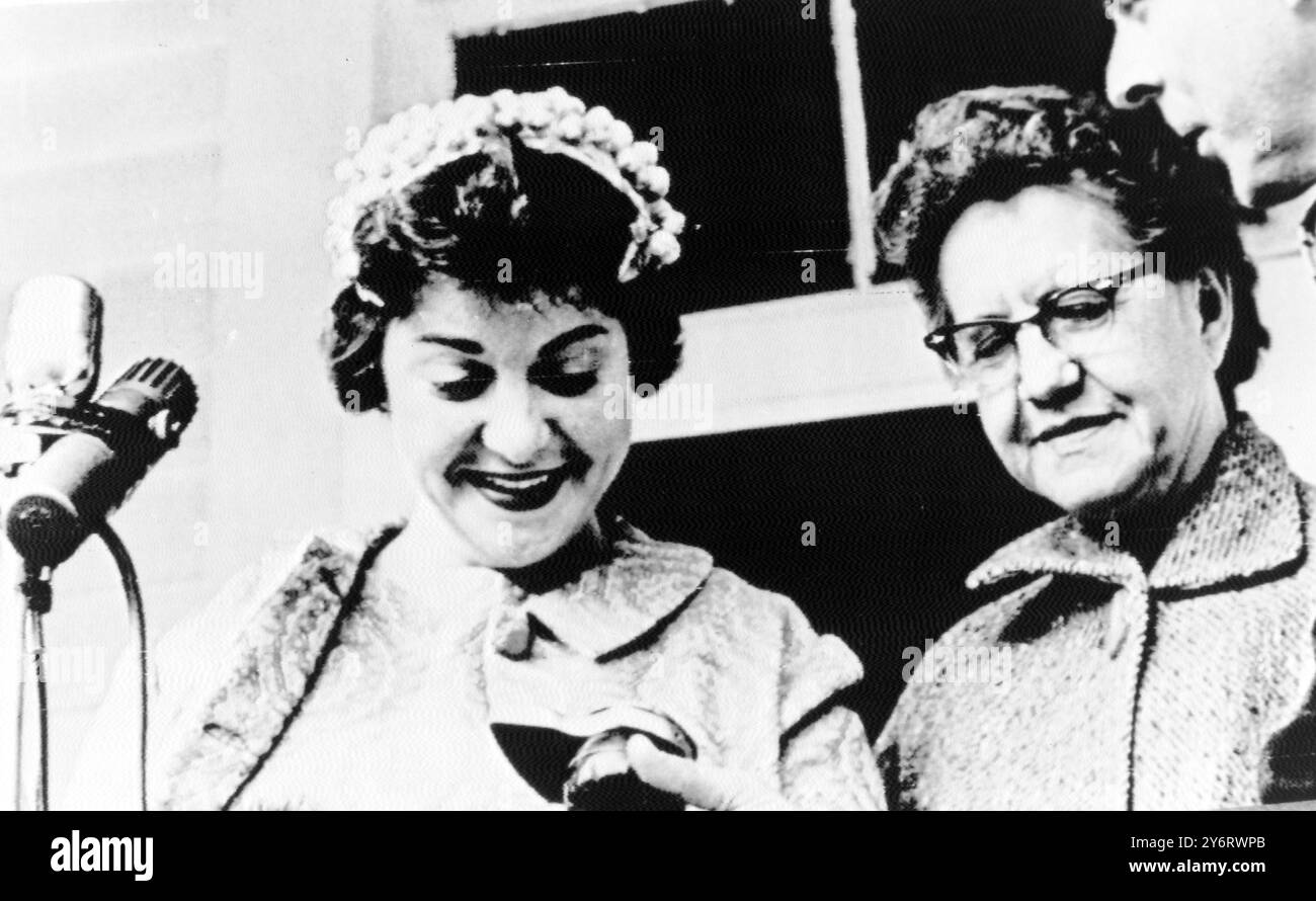 MONTEEN ALLEN WITH FRANCIS POWERS 10 FEBRUARY 1962 Stock Photo - Alamy